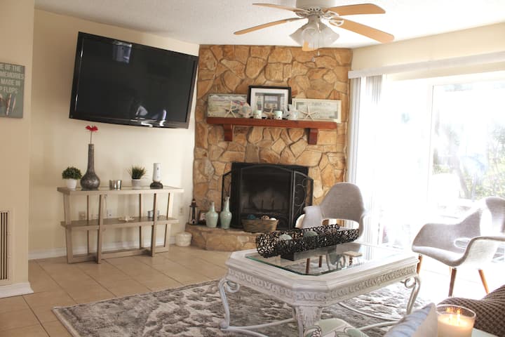 Perfect Beach Getaway, One Block Off The Ocean! - Fernandina Beach, FL