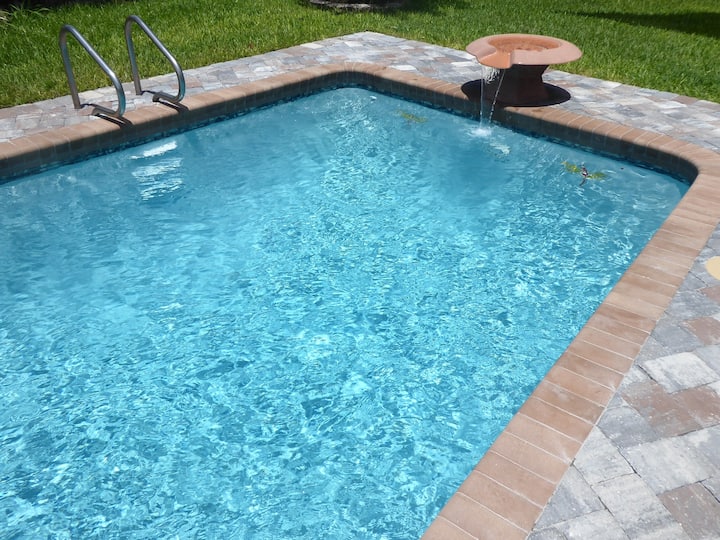 Orlando Area 5/2 Pool Disney Universal Daytona - Maitland, FL
