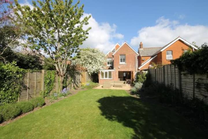 Rosemead Tennyson Road Yarmouth Po410px - Lymington