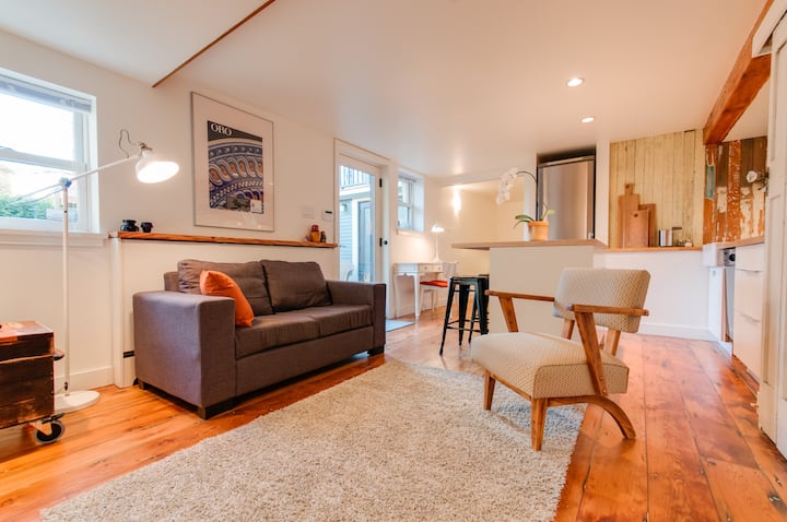 Cozy Retreat - Strathcona - Vancouver