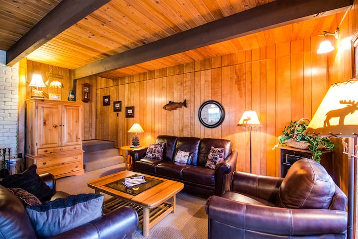 Grizzly 6 - Chalet Home, Short Walk To Village - Sunriver, OR