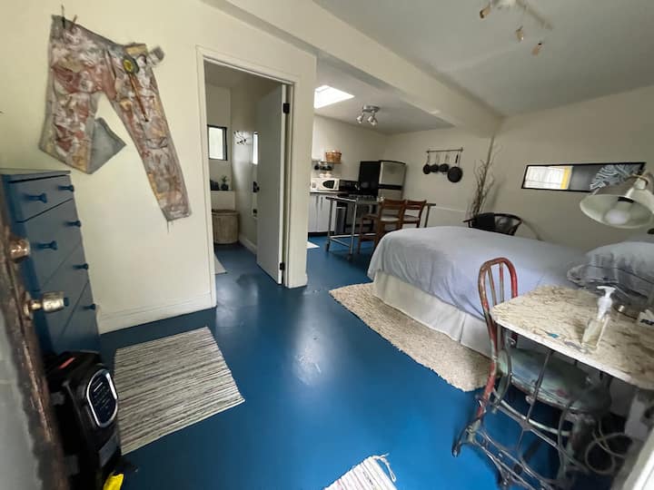 Sunny Garden Studio - Oakland, CA