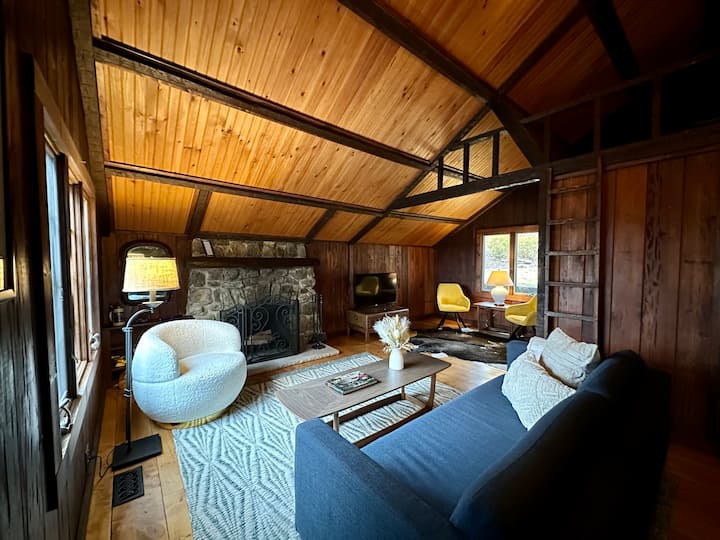 Escape To A Serene Lakeside Cabin Retreat - Sparta Township, NJ