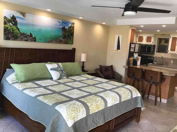 Lahaina Shores Oceanfront Condo | Mountain Views - Lahaina, HI