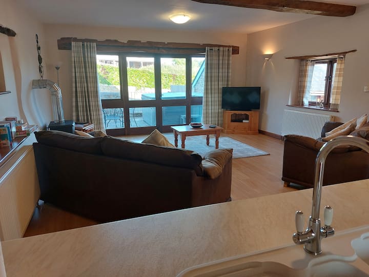 Converted Barn With Private Hot Tub In North Devon - Barnstaple