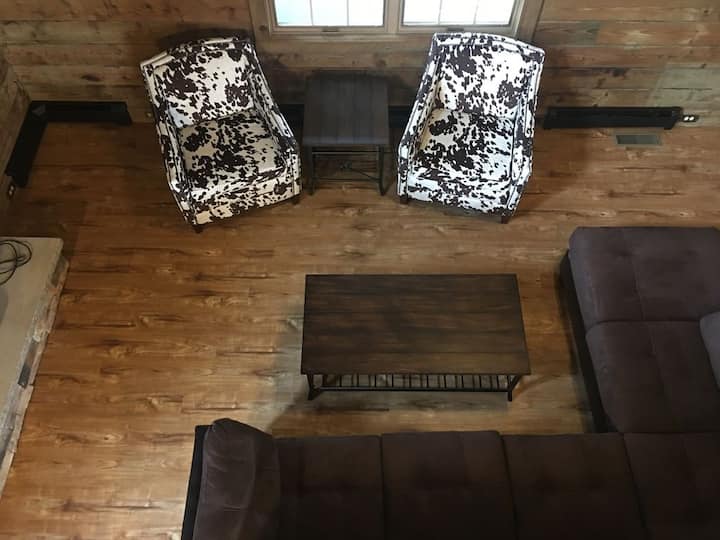 Log Cabin Retreat In The Vineyards - Geneva-on-the-Lake, OH