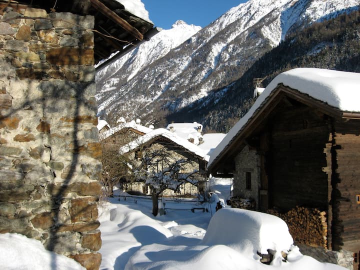 Beautiful Chalet On The Italian Alps Near Aosta - Valpelline