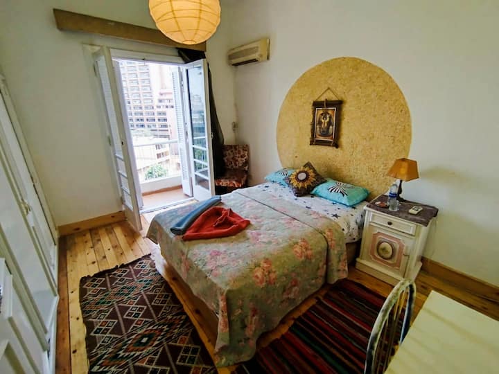 Sunny Room& Balcony Centre Location ❤Walk To Nile❤ - Caïro