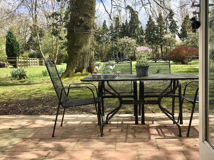 The Lodge
 1.5 Miles From Gatwick
Gated Driveway - Aéroport de Londres Gatwick (LGW)