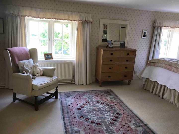 Pretty Brick And Flint Cottage In Idyllic Setting - Andover