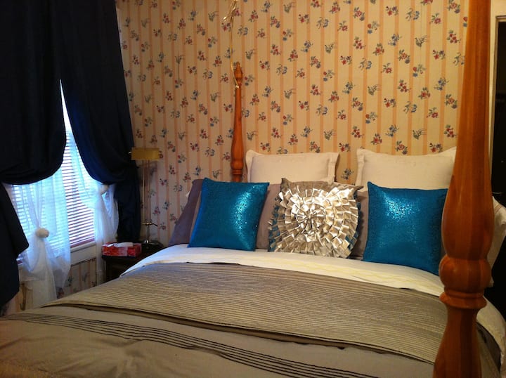Niagara Heritage Cottage Rental In A Mini Forest - Niagara-on-the-Lake