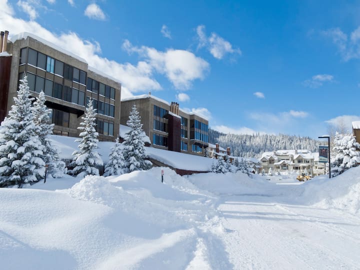 Snowflake Ski-in Ski-out 2br 2bath - Copper Mountain, CO