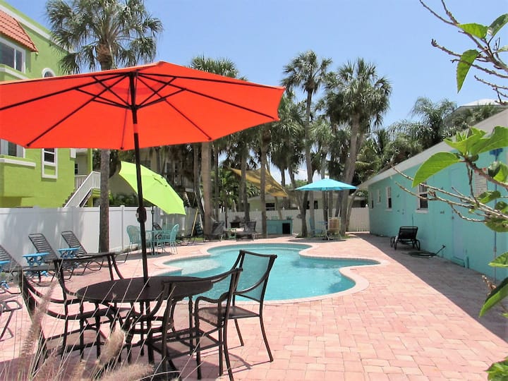 204 Two Bedroom 1 Bath W/pool. Steps To The Beach! - Anna Maria Island, FL