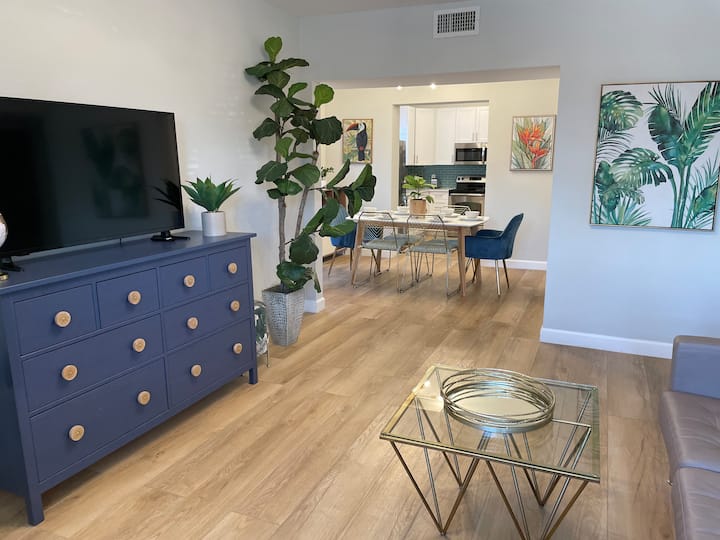 Chic 3 Bedroom Apt. In Central Miami/little Havana - Miami, FL