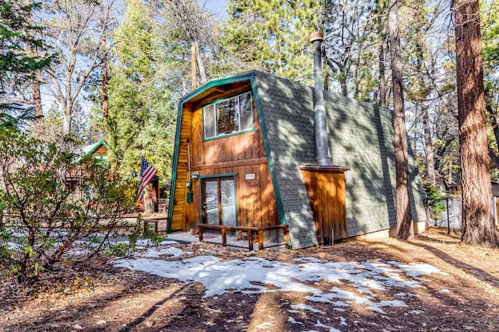 Cozy 2br Cabin Walk To Zoo Golf - Near Bear Mtn - Big Bear Lake, CA