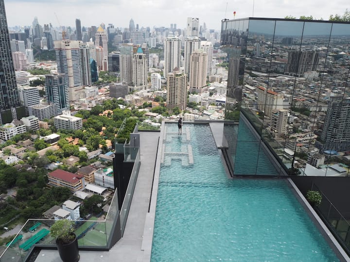 Urban Living In Sathorn's Luxe High-rise Apartment - Bangkok