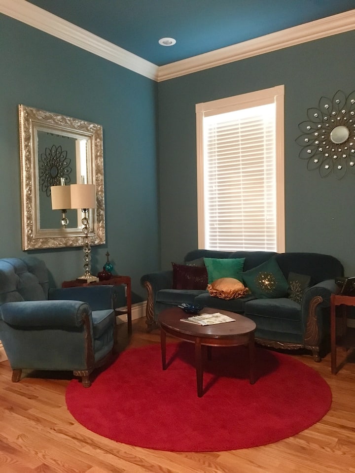 The Oliver House - Emerald Suite - Fayetteville, AR