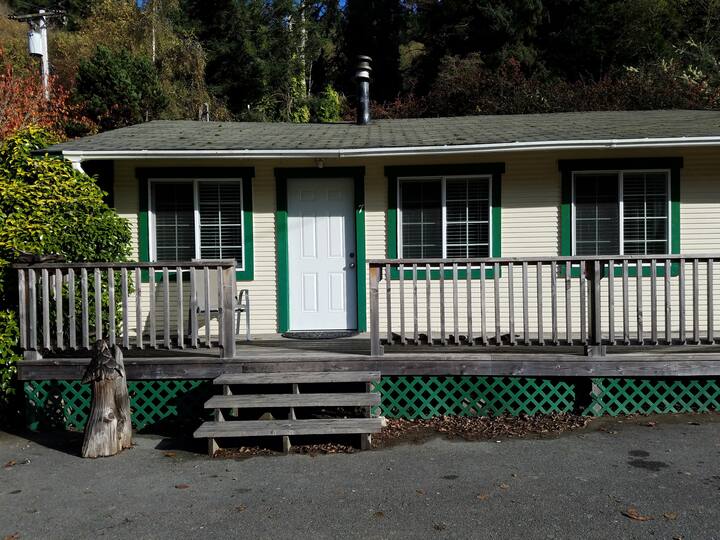 Woodland Villa Cabin 7 - Klamath, CA