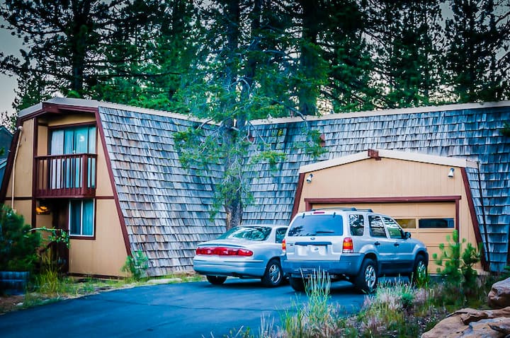 Simple, Charming, Mountain Getaway - Truckee, CA