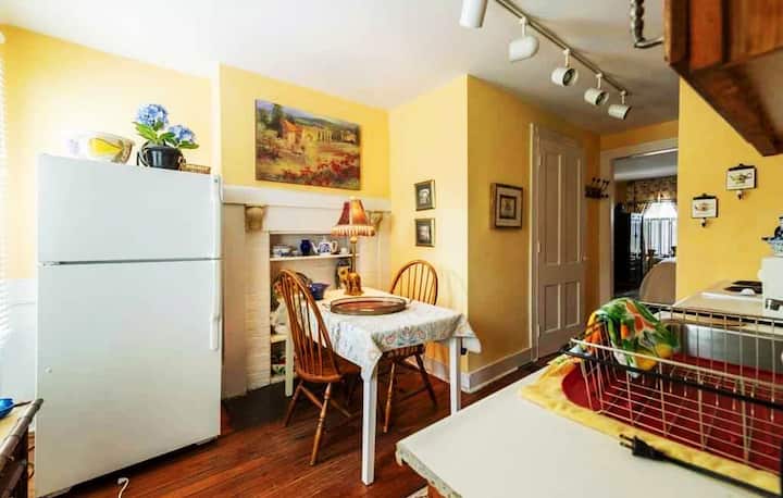 Parisian Escape In The Heart Of East Rock - New Haven