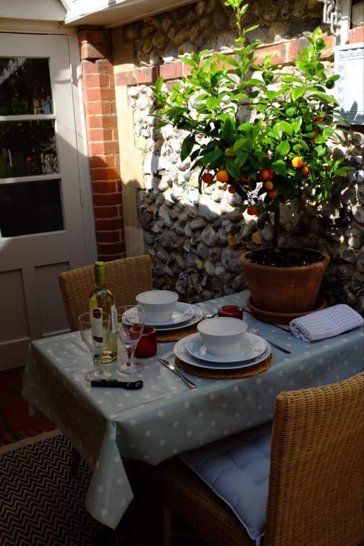 Stone Cottage,  Secret Garden Separate  Entrance - Blakeney