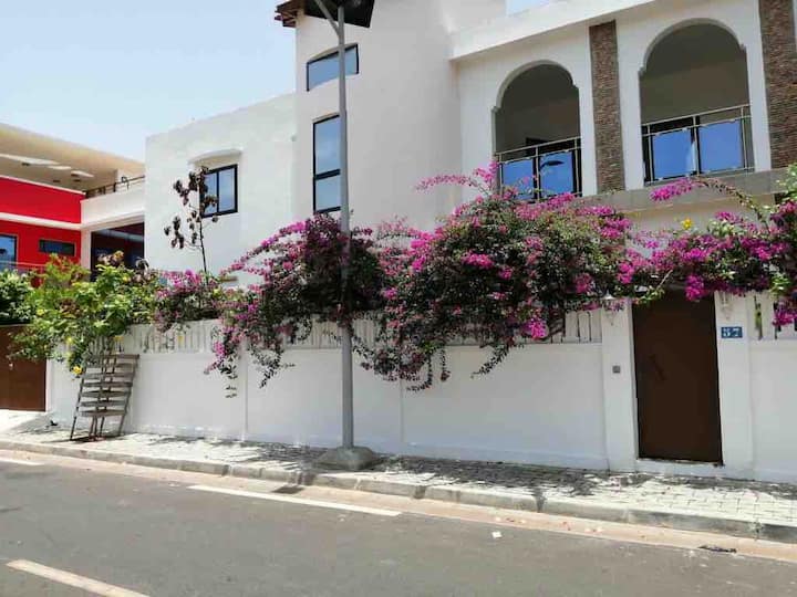 Maison Calme Et Fleurie - Cotonou