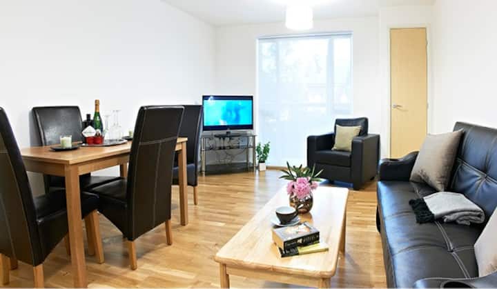 Elstree - Luxury! 2 Bed / 2 Bath Apartment - バーネット