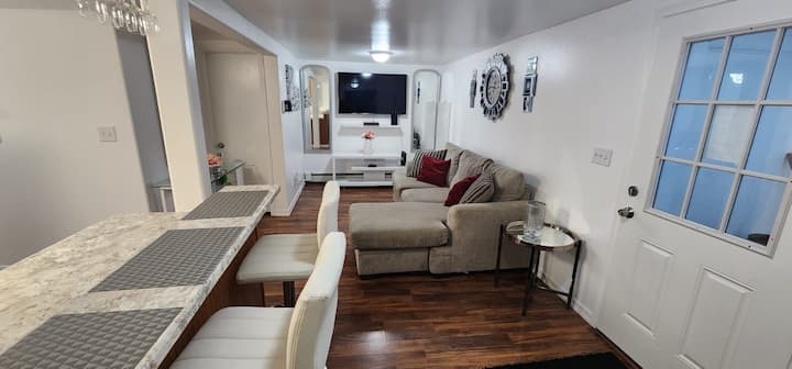 Charming 2bed/1bath Apartment - 費爾班克斯