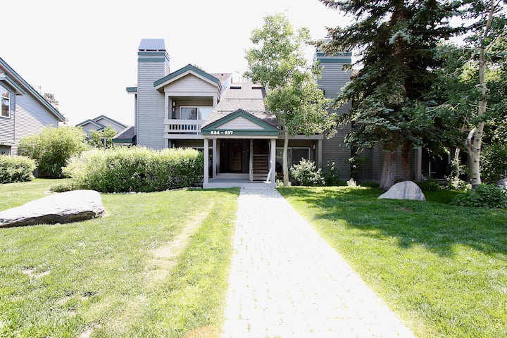 Cozy Two Bedroom/two Bath Condo - Mammoth Mountain, CA