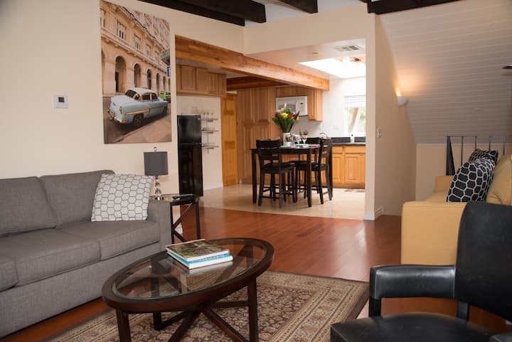 Walking Distance From 5 Star Resturants! - Pacific Palisades - Los Angeles