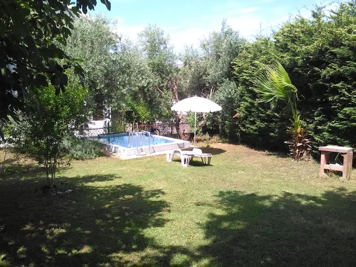 Трехэтажный дом с бассейном в Добра Вода - Montenegro