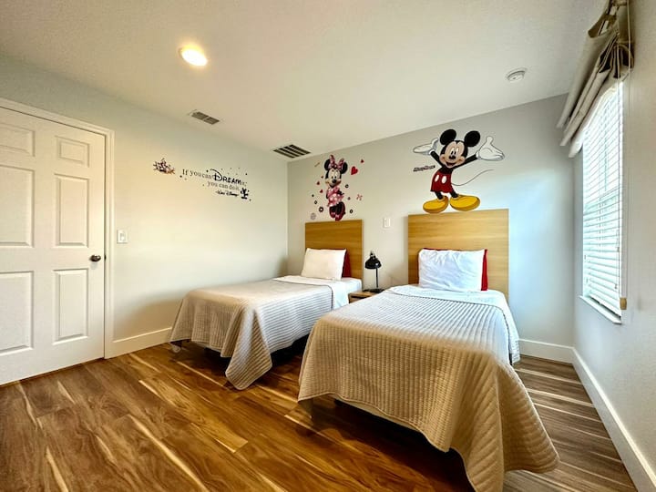 Renovated Lovely Family Villa Next To Disney World - Four Corners, FL