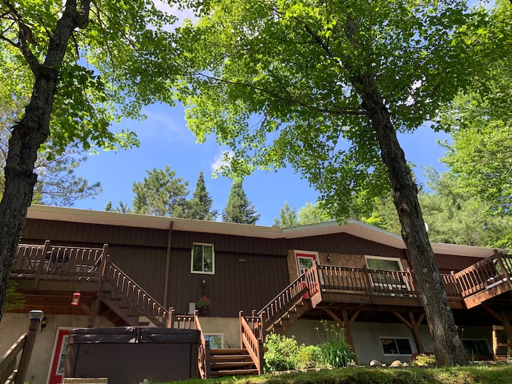 Beautiful Waterfront Chalet In The Laurentians - Laurentides