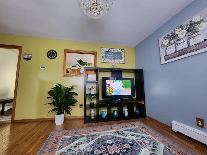 Cheerful 2-bedroom Home With On Premises Parking - Deer Park, NY