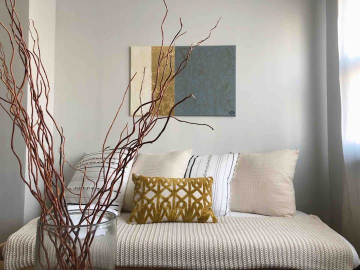 La Galeria - Charming & Cozy Stay With Parking - Grasmere - Staten Island NY