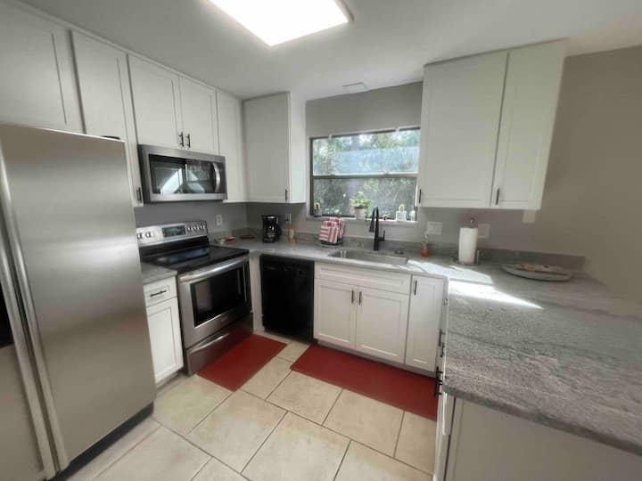 Remodeledhome Nestled Inthe Heartof Nw Gainesville - Gainesville, FL