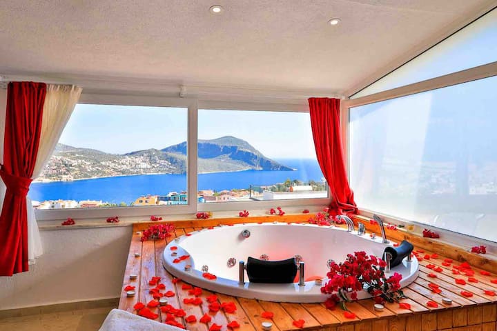 Kalkan Merkezde,6 Kişilik,deniz Manzaralı Villa - Ova