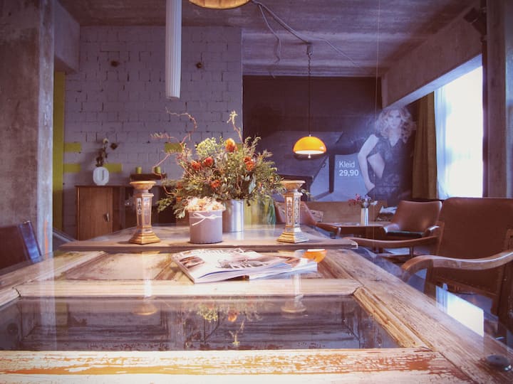 Stilvoll, Zentrum Und Yeah: Wohnen Beim Friseur - Leipzig