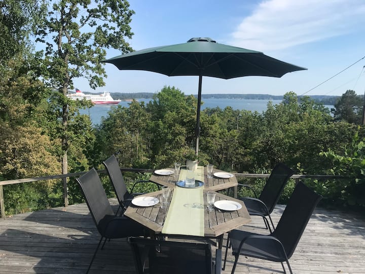 Utsikt öVer Havet På Högt Belägen Skogstomt - Suède