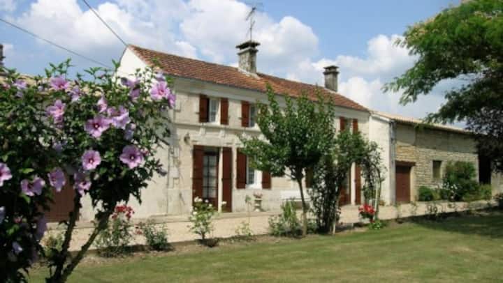 La Douceur De Vivre  Dans Notre Gîte Rural - Mirambeau