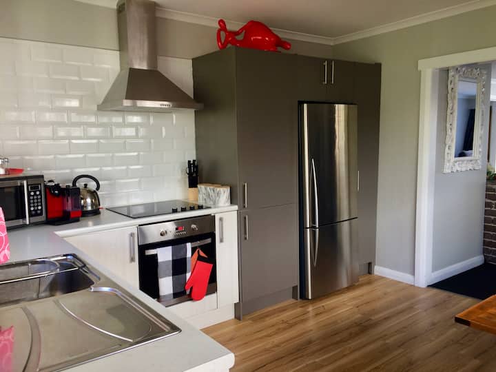 Mark & Leanne's Two Bdrm Cottage - Dunedin