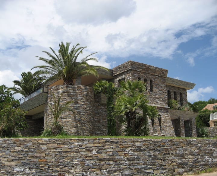 Rez-de-jardin Villa En Pierres, Bord De Mer - Plage de Pinarellu