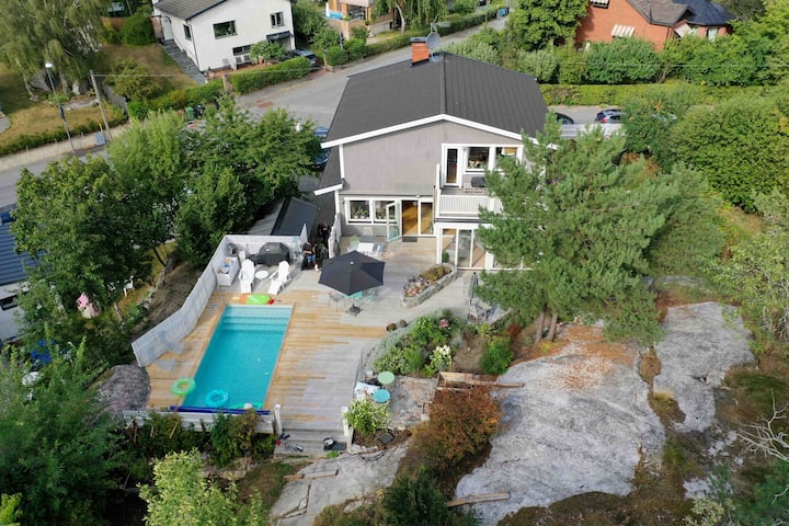 Beautiful Home In Stockholm's Closest Suburb - Suède