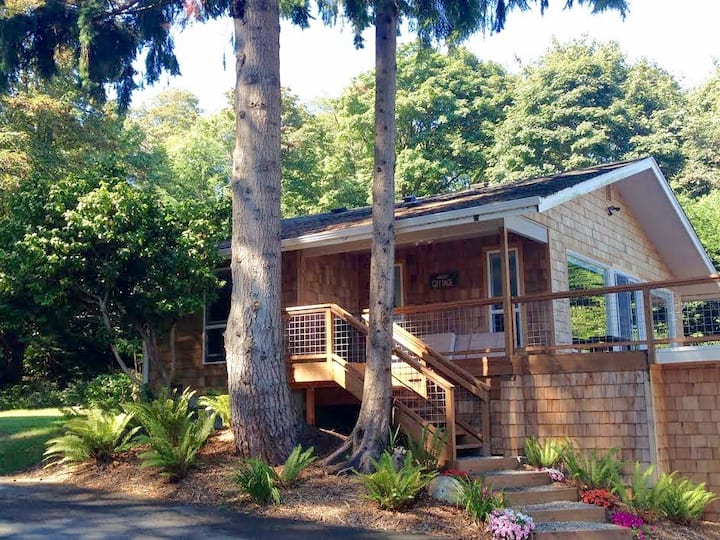 Cottage View Water And Mountains - Bainbridge Island, WA