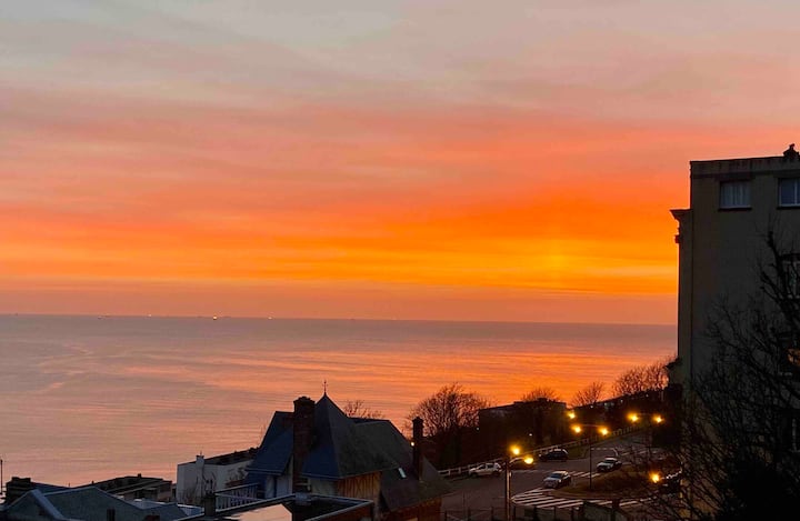 Ciel & Mer. Invitation Aux Songes... - Octeville-sur-Mer