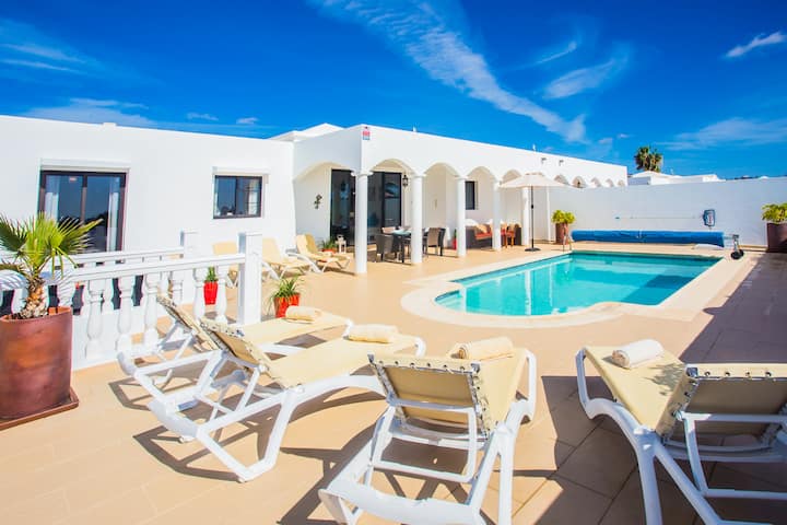 Wow Looking For The X Factor ? This Villa Has It! - Playa Blanca, España