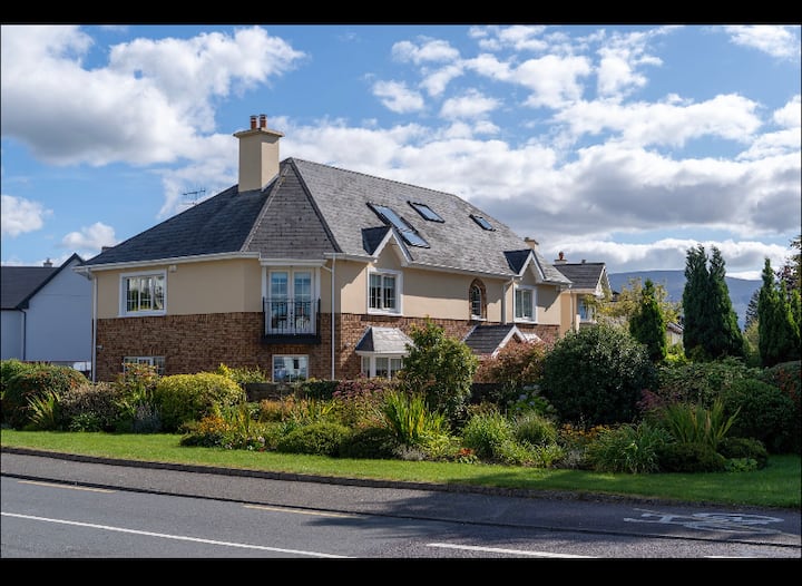 Luxurious Town Centre Balcony Apartment - Killarney