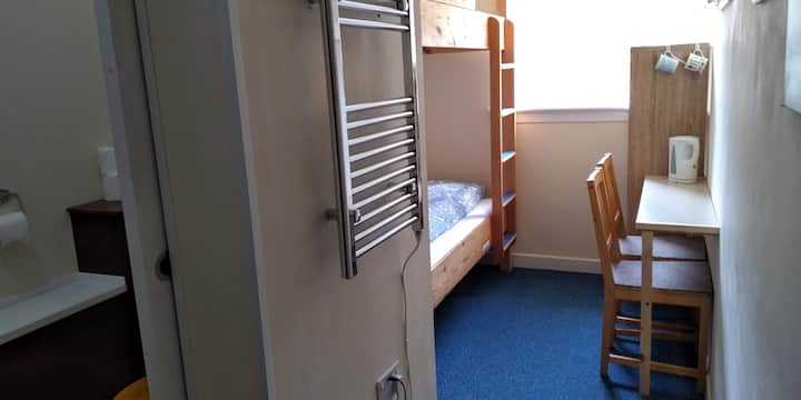 Private Ensuite Twin (In Bunks) Try 'Hostel Life' - Tighnabruaich