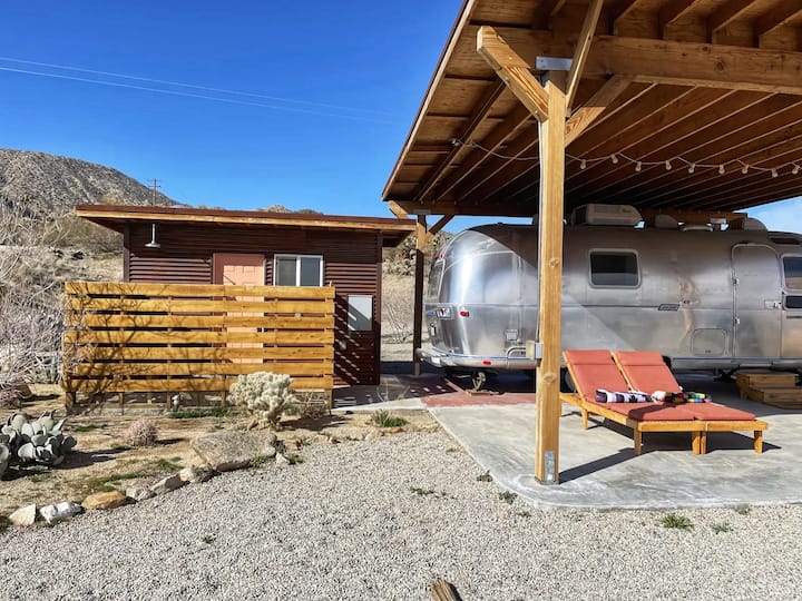 Vintage Airstream Near Joshua Tree National Park - Joshua Tree, CA