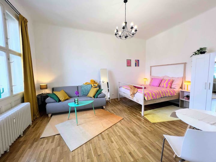 Beautiful & Peaceful Apartment With Cute Balcony - Prag